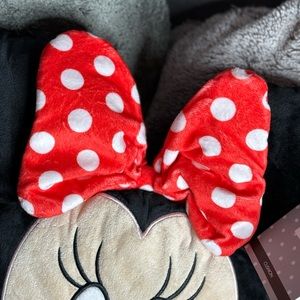 Primark | Bedding | Nwt Primark Exclusive Disney Minnie Mouse Cushion ...